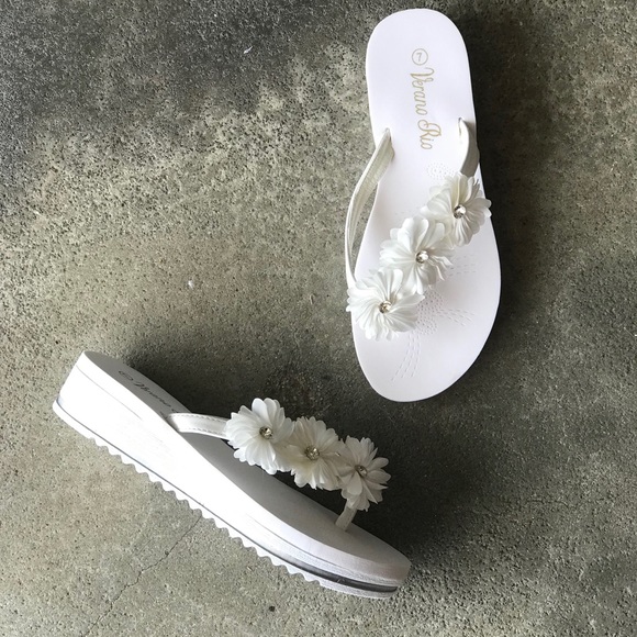 Verano Rio | Shoes | Verano Rio White Flower Thong Flip Flop Sandal ...